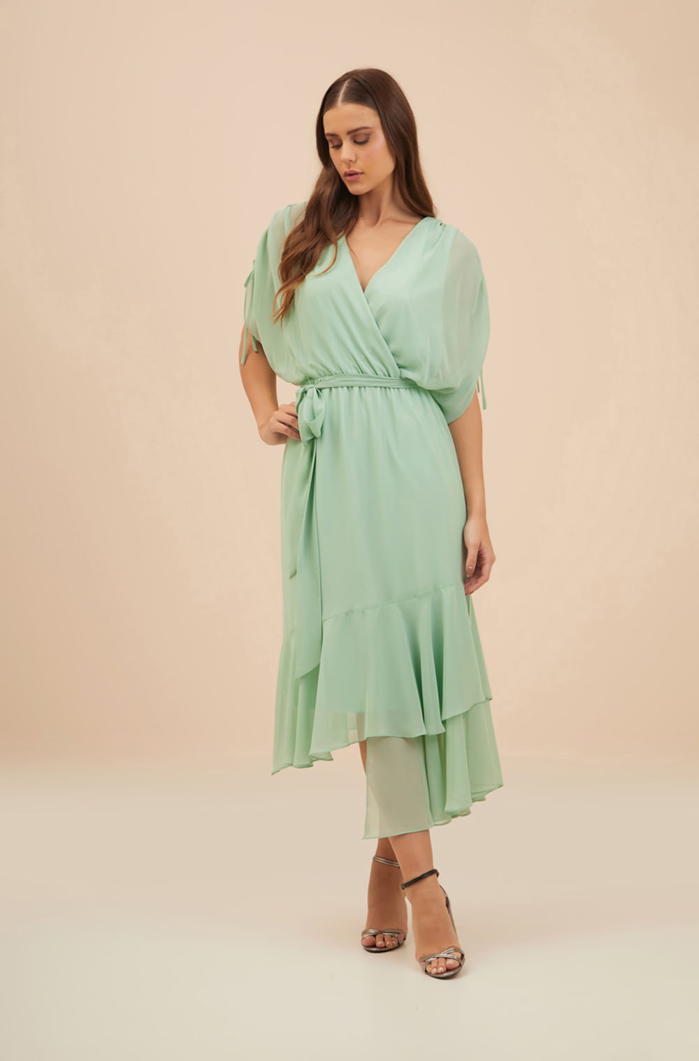 Vestido de festa midi, crepe, fenda e off white | - Dolps | Moda ...